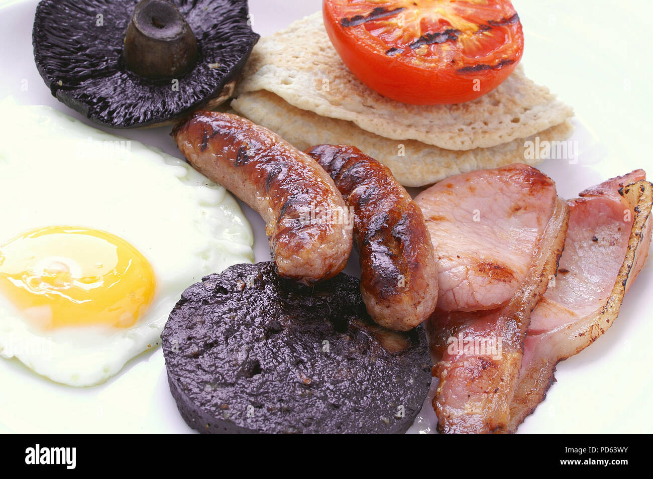 traditional cooked full English breakfast Stock Photo - Alamy