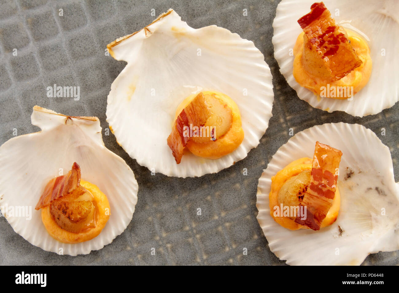 scallop appetizer in shell Stock Photo - Alamy