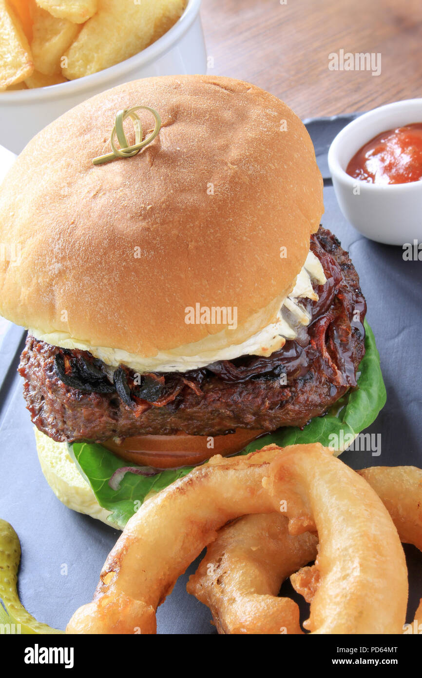 Plated burger meal in bun hi-res stock photography and images - Alamy