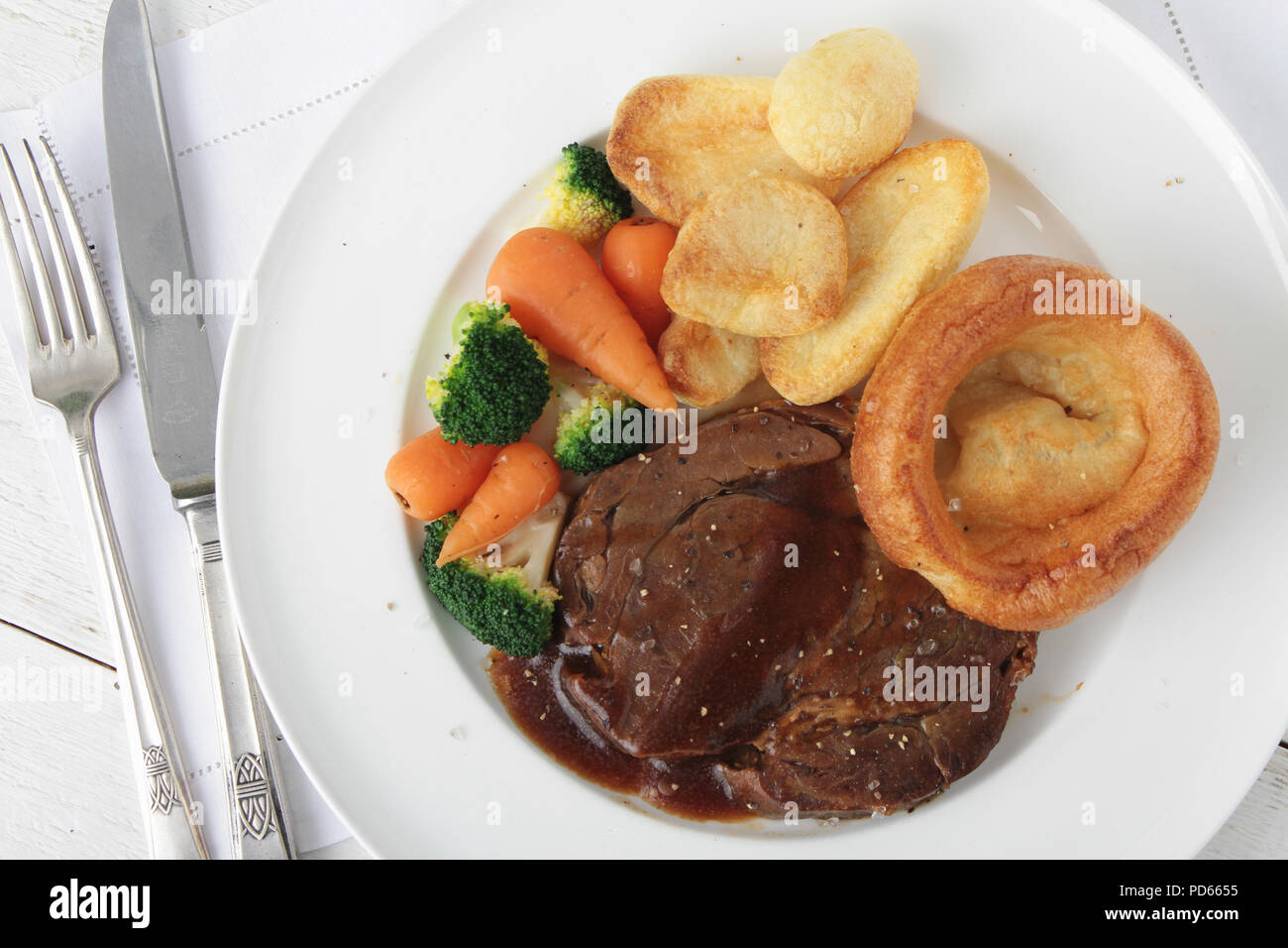 Roast beef sunday lunch hi-res stock photography and images - Alamy
