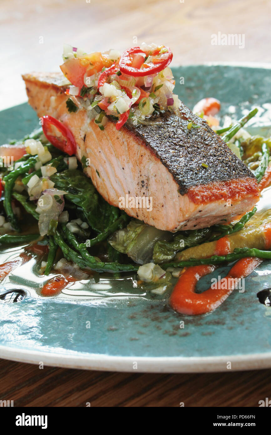 Salmon fillet main meal hi-res stock photography and images - Alamy