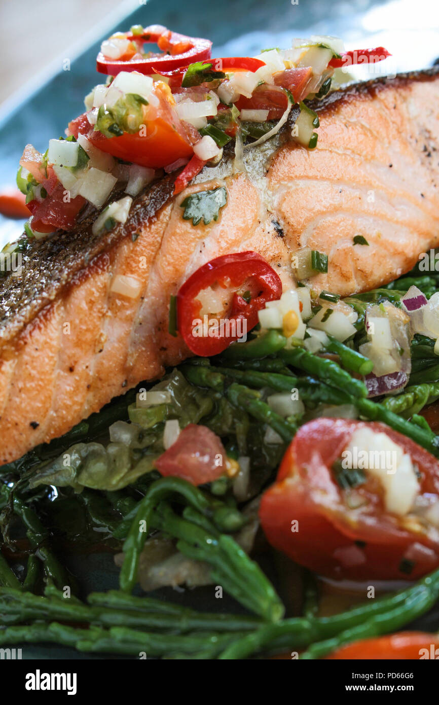 Salmon fillet main meal hi-res stock photography and images - Alamy