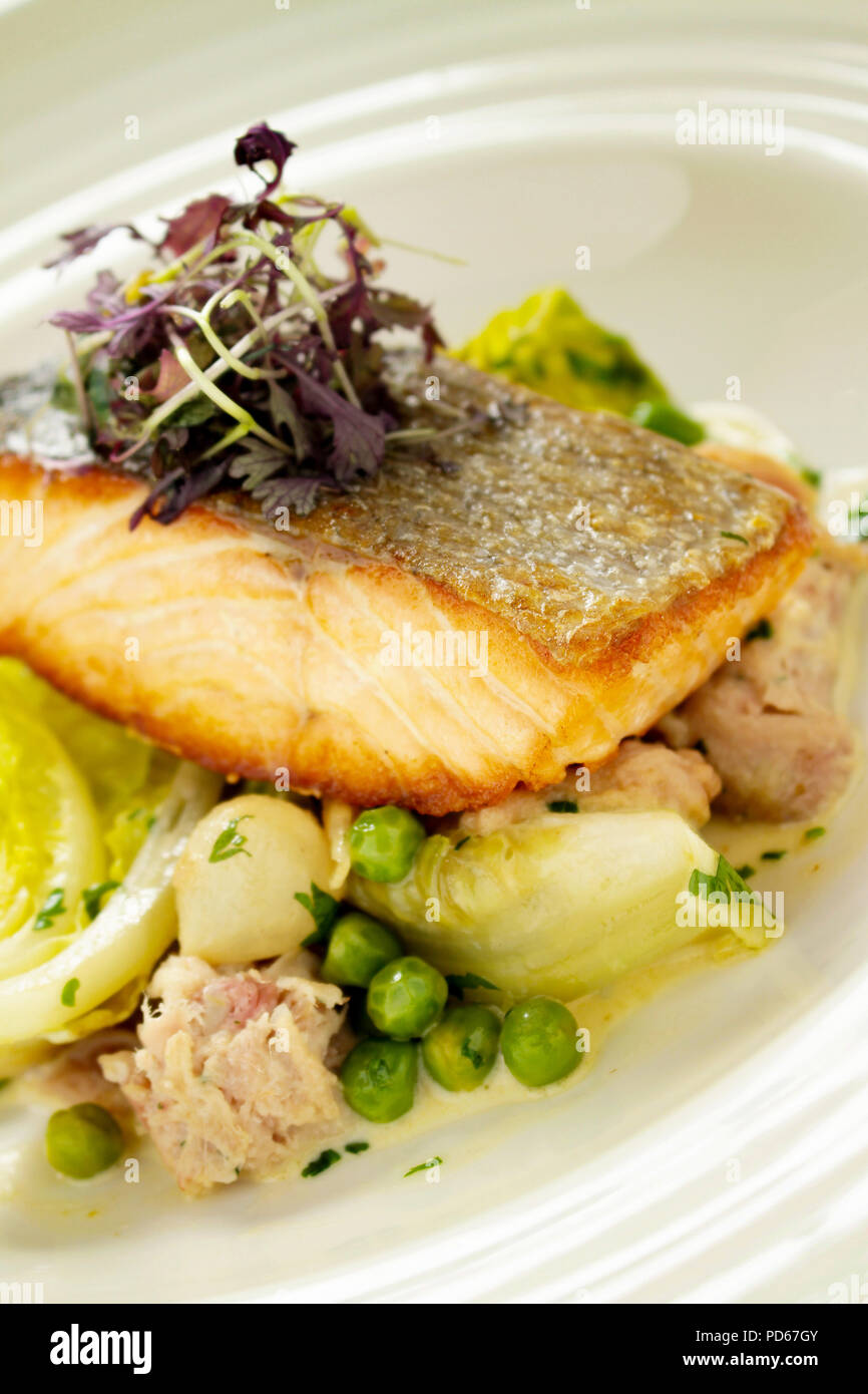 Plated salmon main hi-res stock photography and images - Alamy