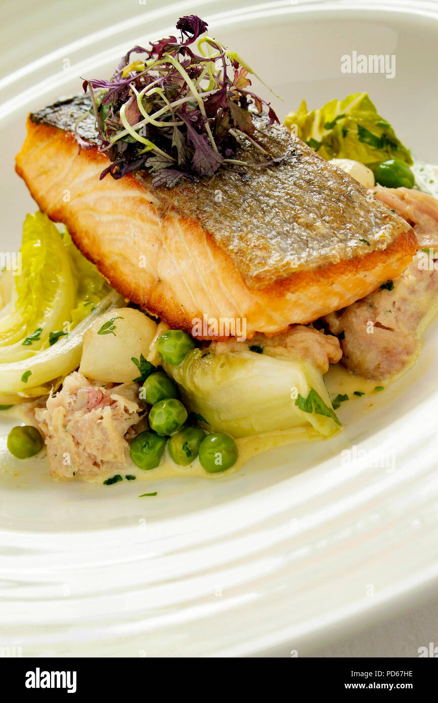 Plated salmon main hi-res stock photography and images - Alamy