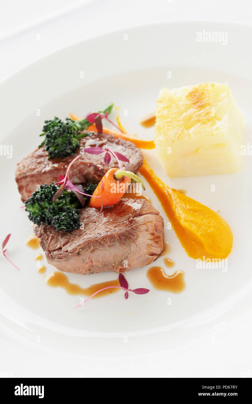 Cooked lamb fillet hi-res stock photography and images - Alamy