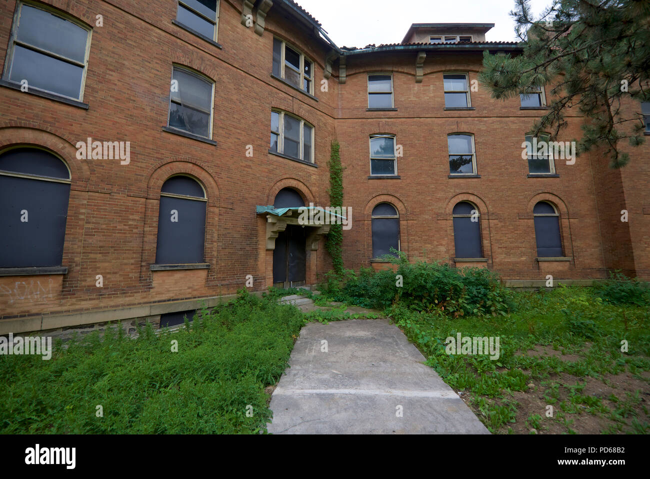 Derelict Brittain Hall on the campus of MaGill University (CEGEP John ...