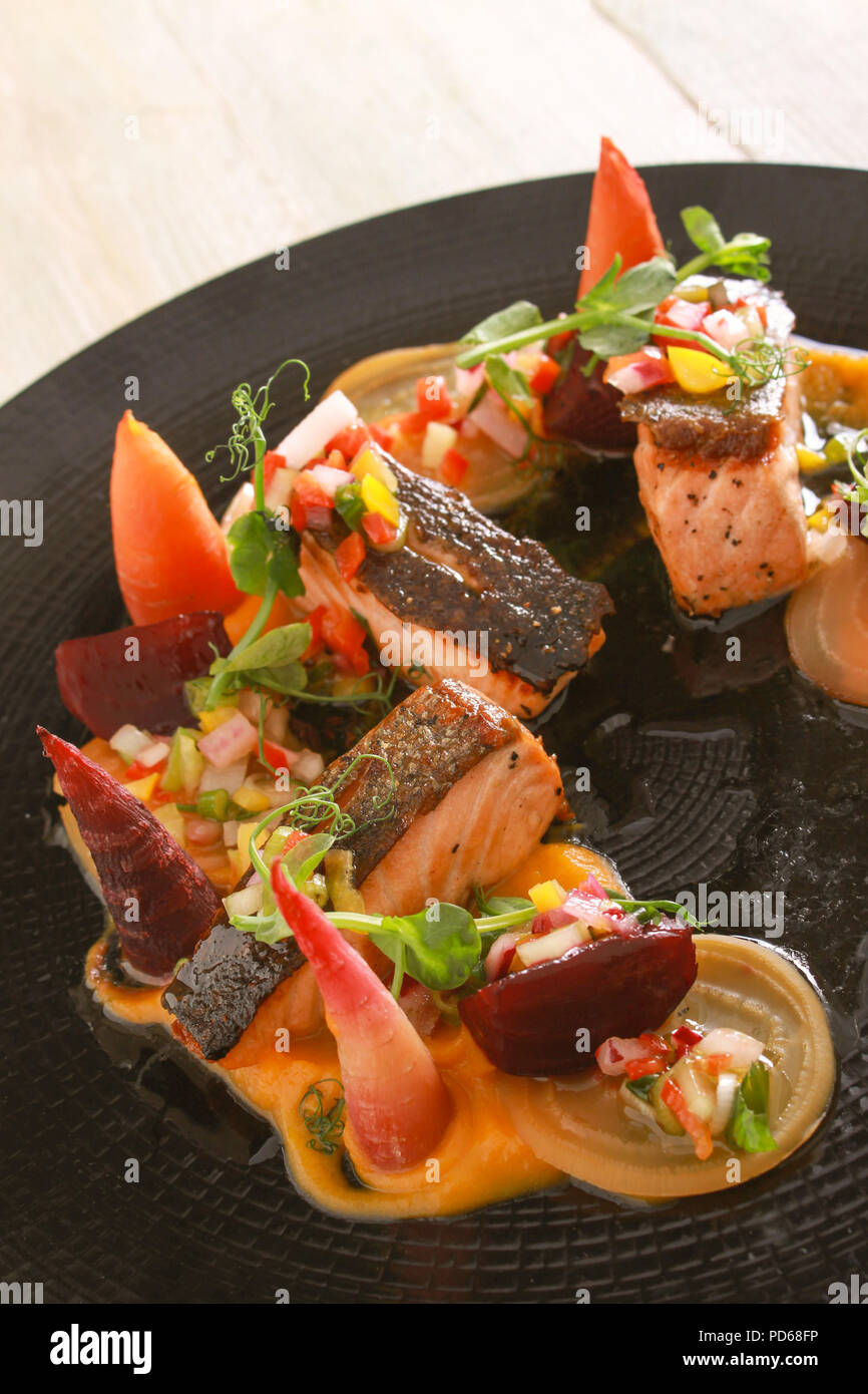 Plated salmon main hi-res stock photography and images - Alamy