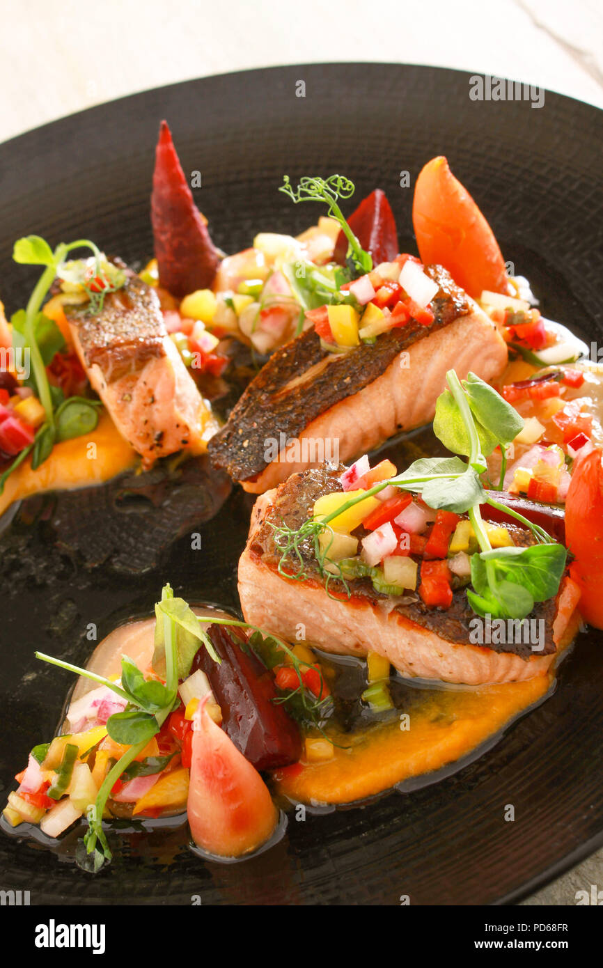 Plated salmon main hi-res stock photography and images - Alamy