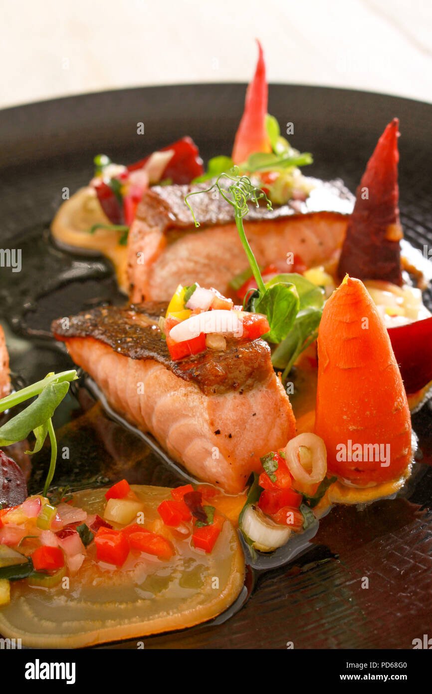 Plated salmon main hi-res stock photography and images - Alamy
