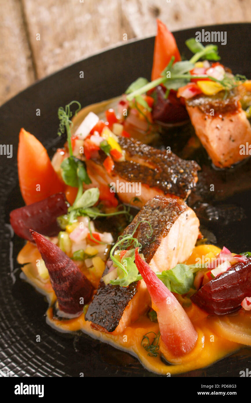 Plated salmon main hi-res stock photography and images - Alamy