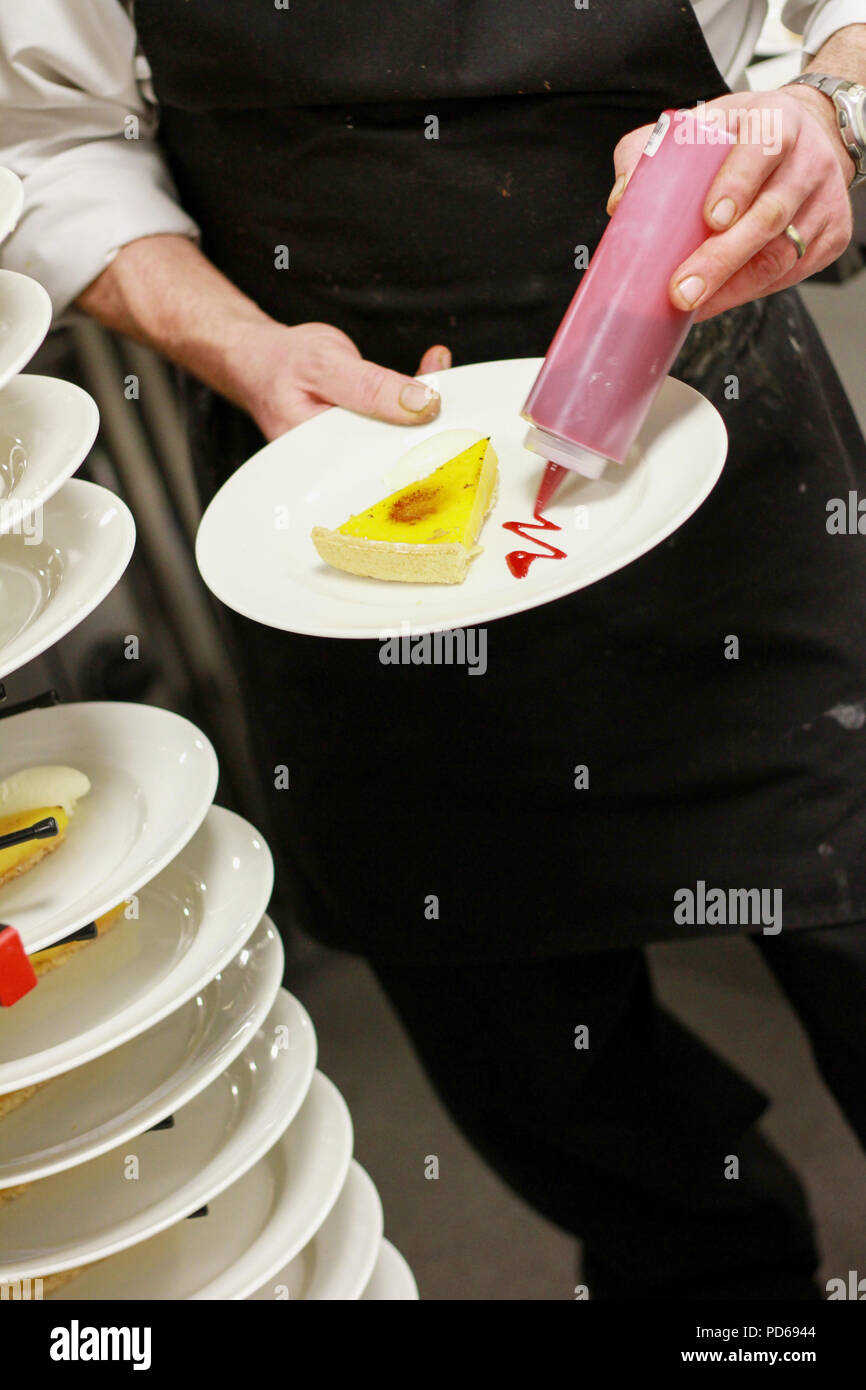 Plating pudding hi-res stock photography and images - Alamy