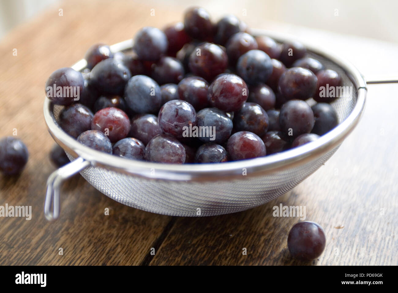 Whole damsons hi-res stock photography and images - Alamy