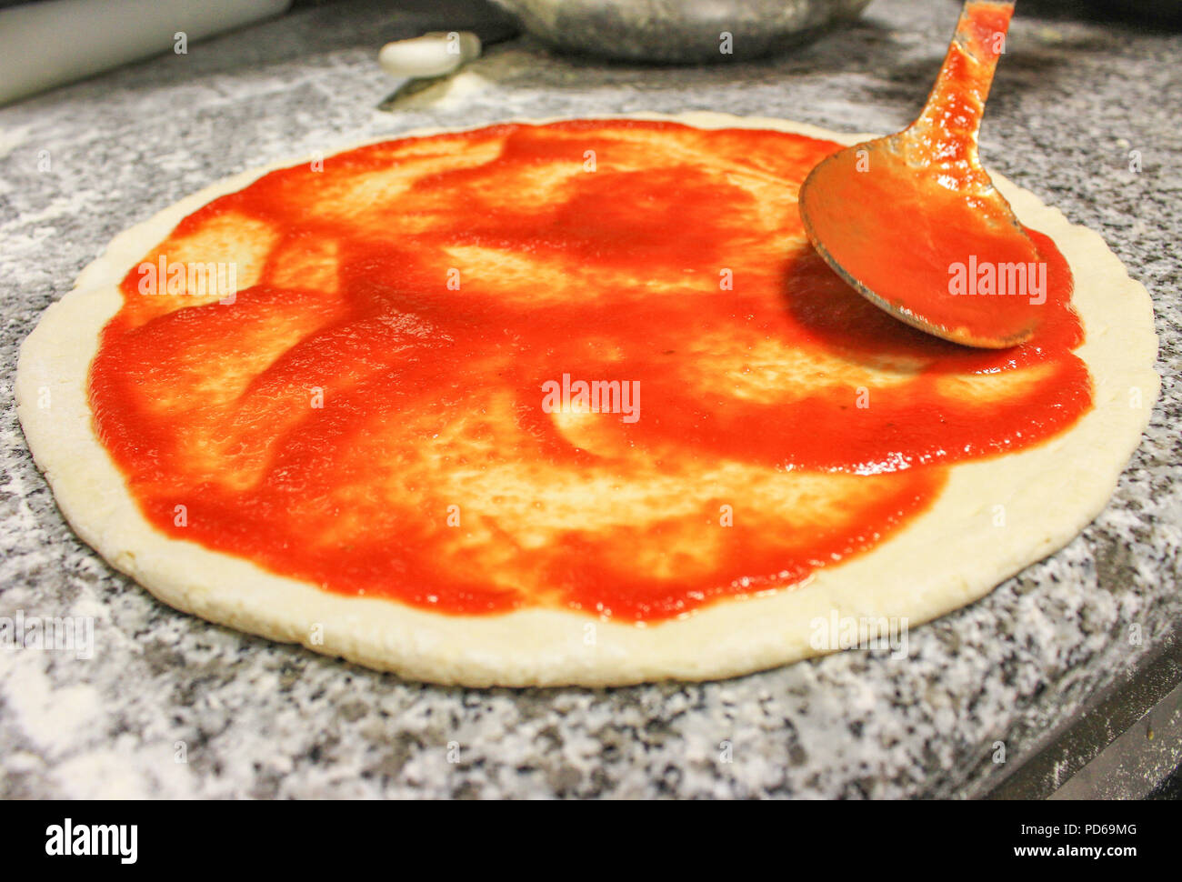 Chef making fresh pizza hi-res stock photography and images - Alamy