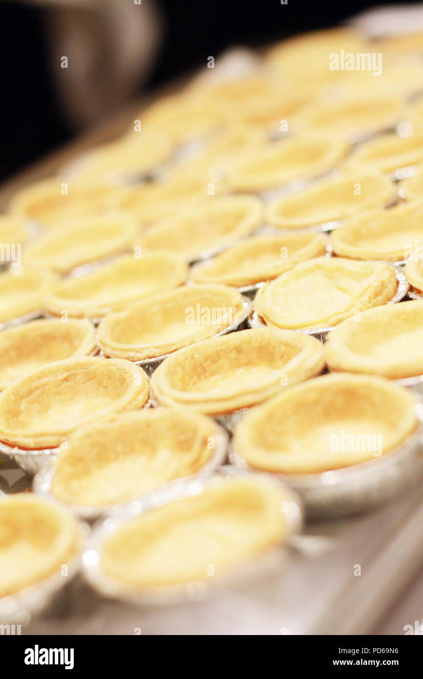 Empty pastry cases hi-res stock photography and images - Alamy