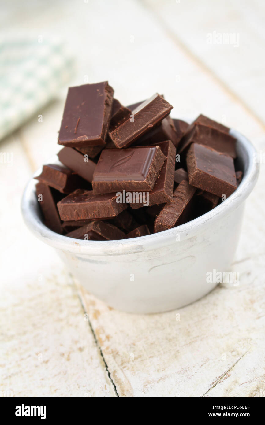 loose chocolate pieces Stock Photo - Alamy