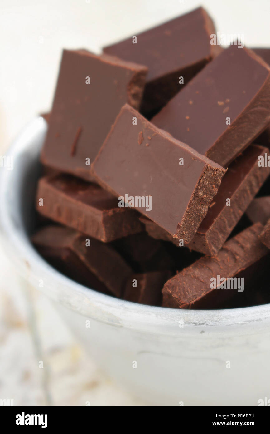 loose chocolate pieces Stock Photo - Alamy