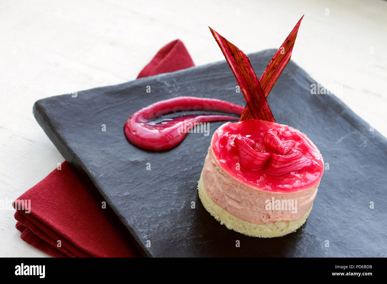 plated cheesecake dessert Stock Photo - Alamy