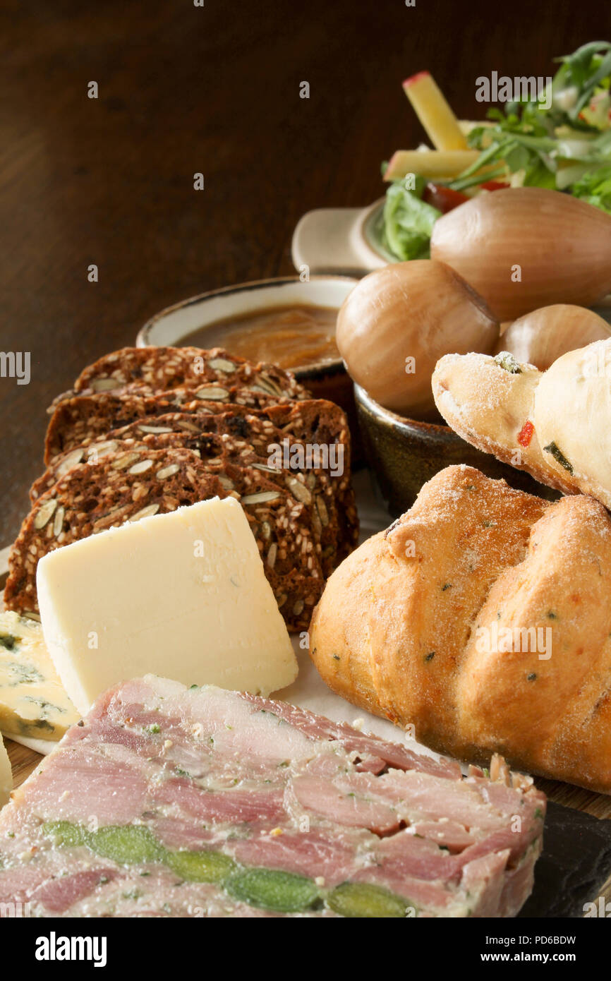 Ploughmans board hi-res stock photography and images - Alamy