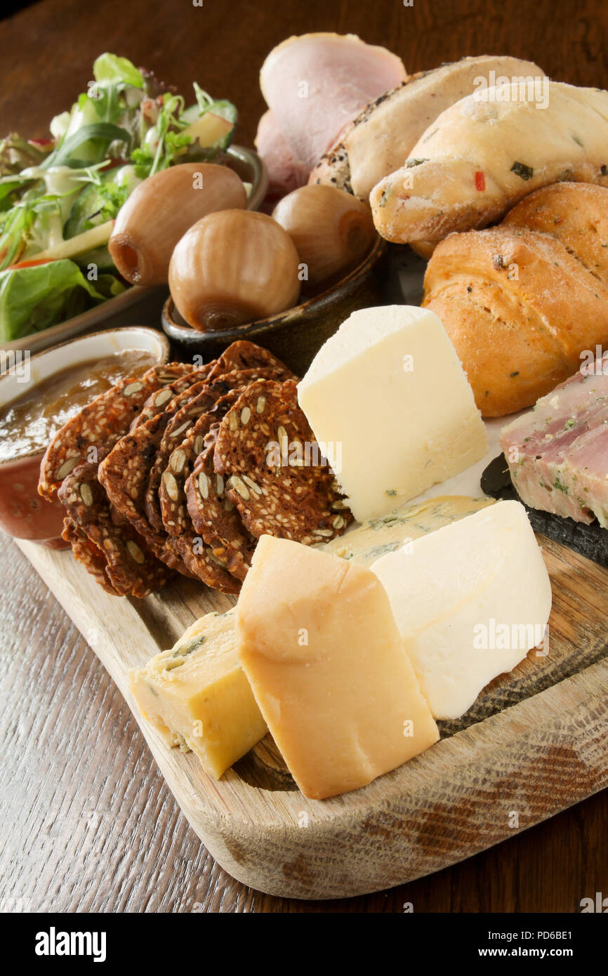 Ploughmans board hi-res stock photography and images - Alamy