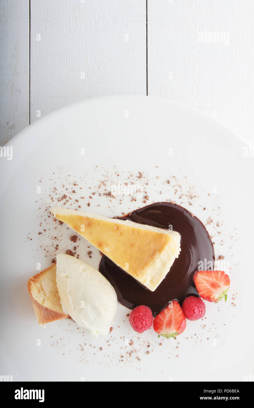plated cheesecake dessert Stock Photo - Alamy