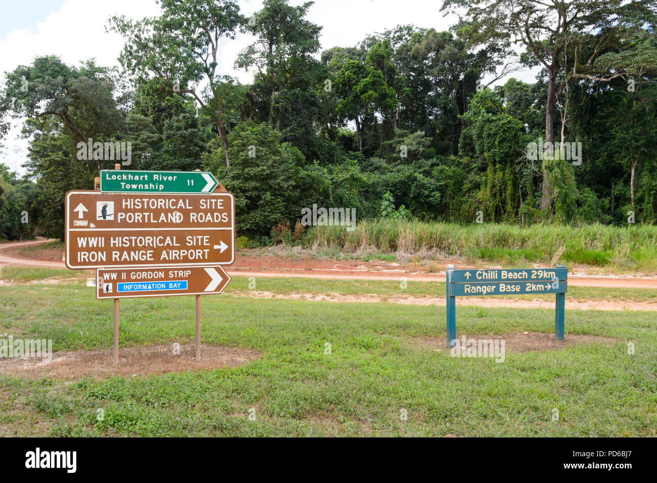 Sign directions arrows hi-res stock photography and images - Alamy