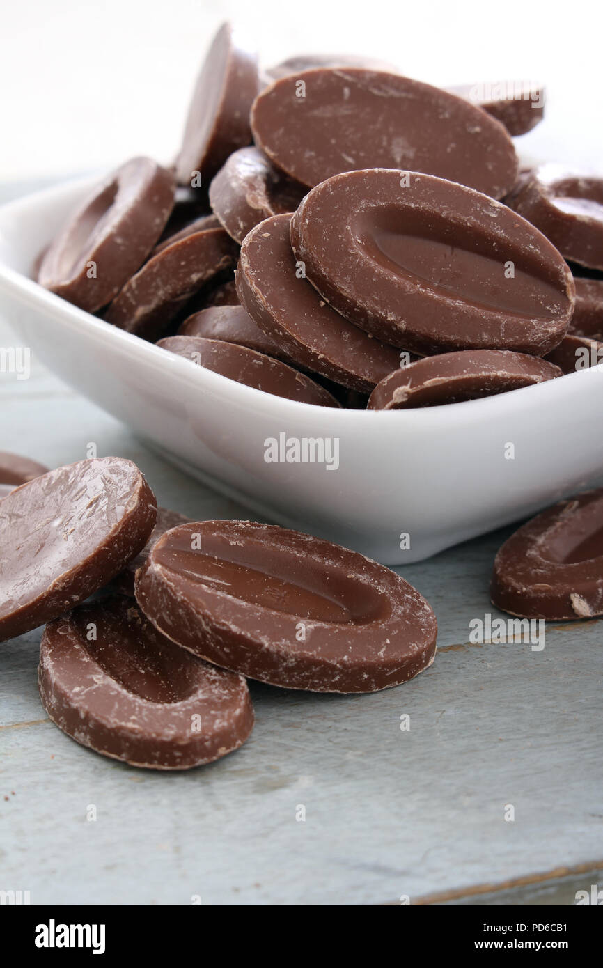 loose chocolate pieces Stock Photo - Alamy