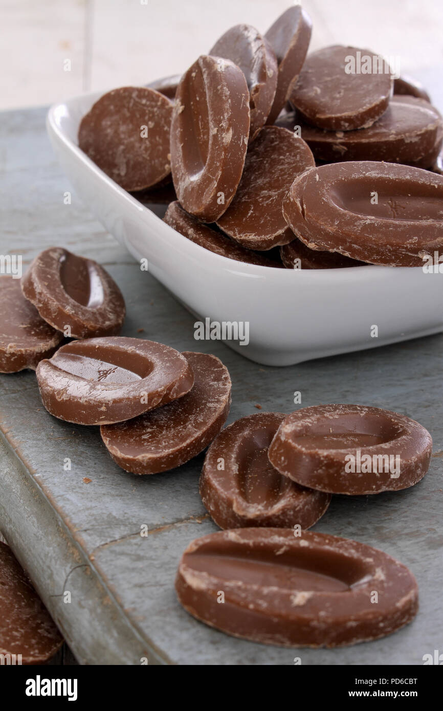 loose chocolate pieces Stock Photo - Alamy
