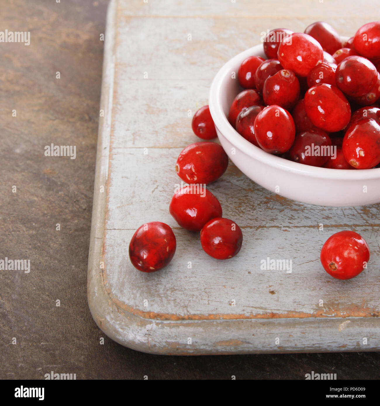 preparing fresh cranberries Stock Photo - Alamy