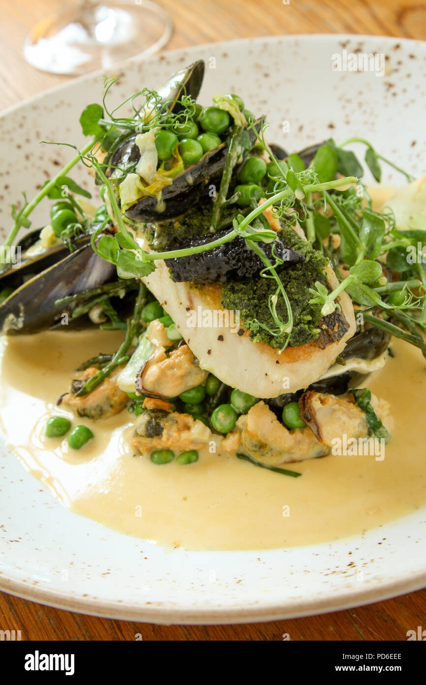 Plated fish main hi-res stock photography and images - Alamy