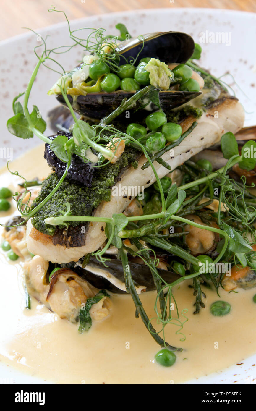 Plated fish main hi-res stock photography and images - Alamy