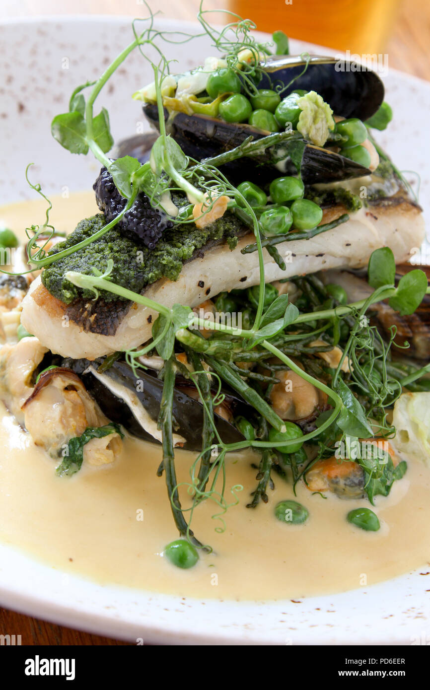 Plated fish main hi-res stock photography and images - Alamy