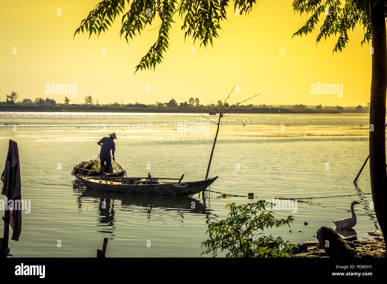 Vietnam fisherman traditional nets hi-res stock photography and images ...