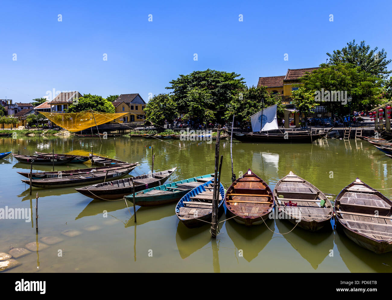 Chinese row boats hi-res stock photography and images - Alamy