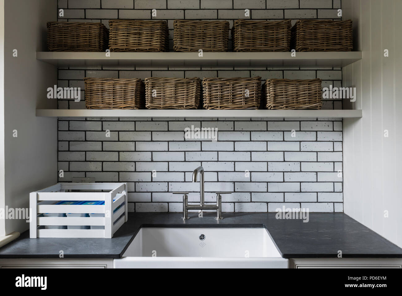 Farmhouse sink hi-res stock photography and images - Alamy