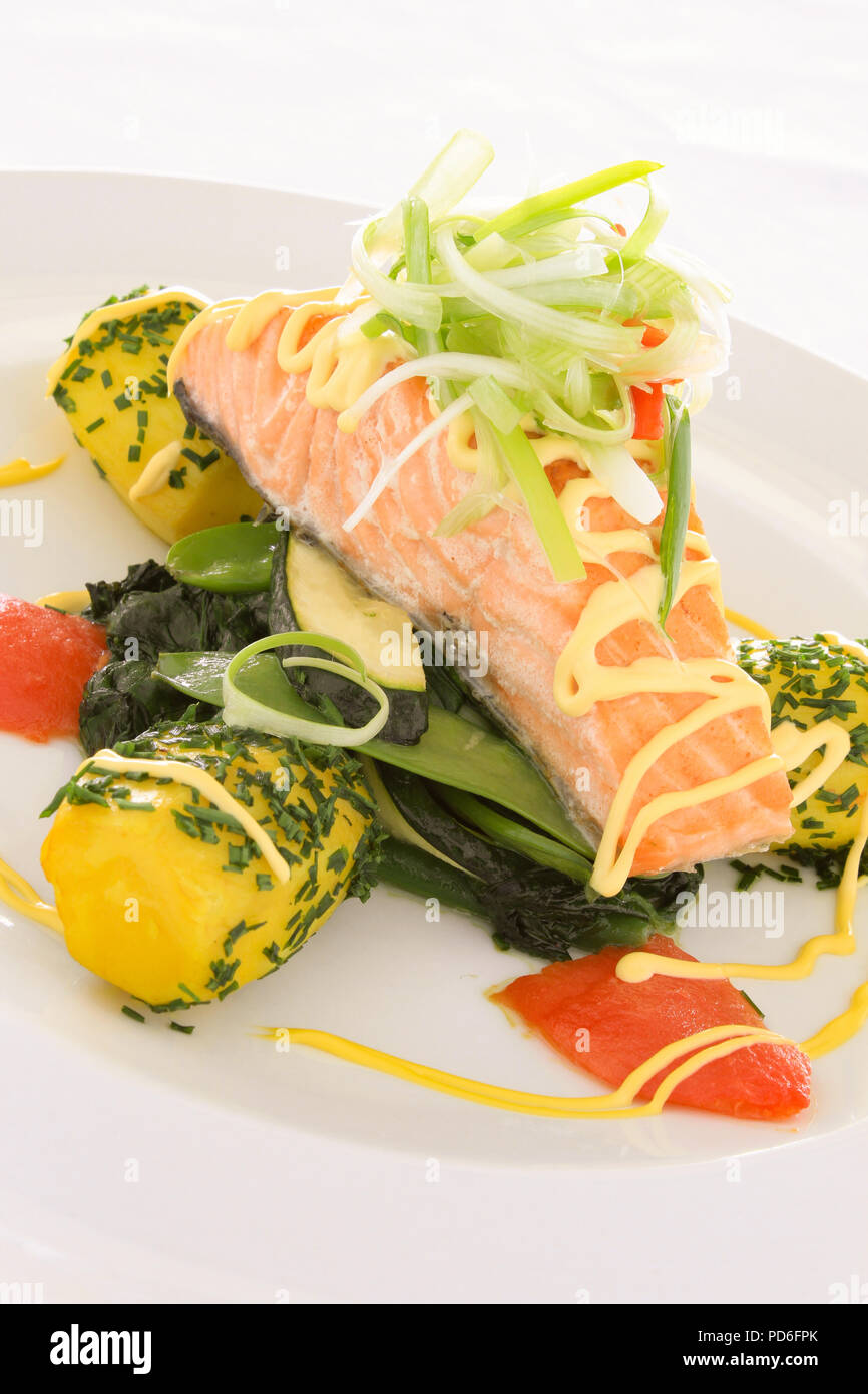Plated salmon main hi-res stock photography and images - Alamy