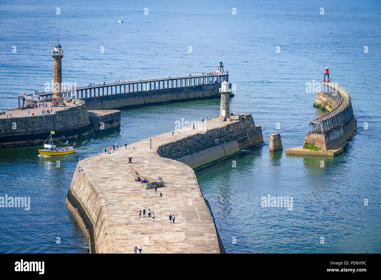 Whitby breakwater hi-res stock photography and images - Alamy