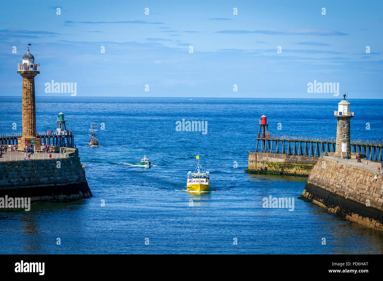 Whitby breakwater hi-res stock photography and images - Alamy