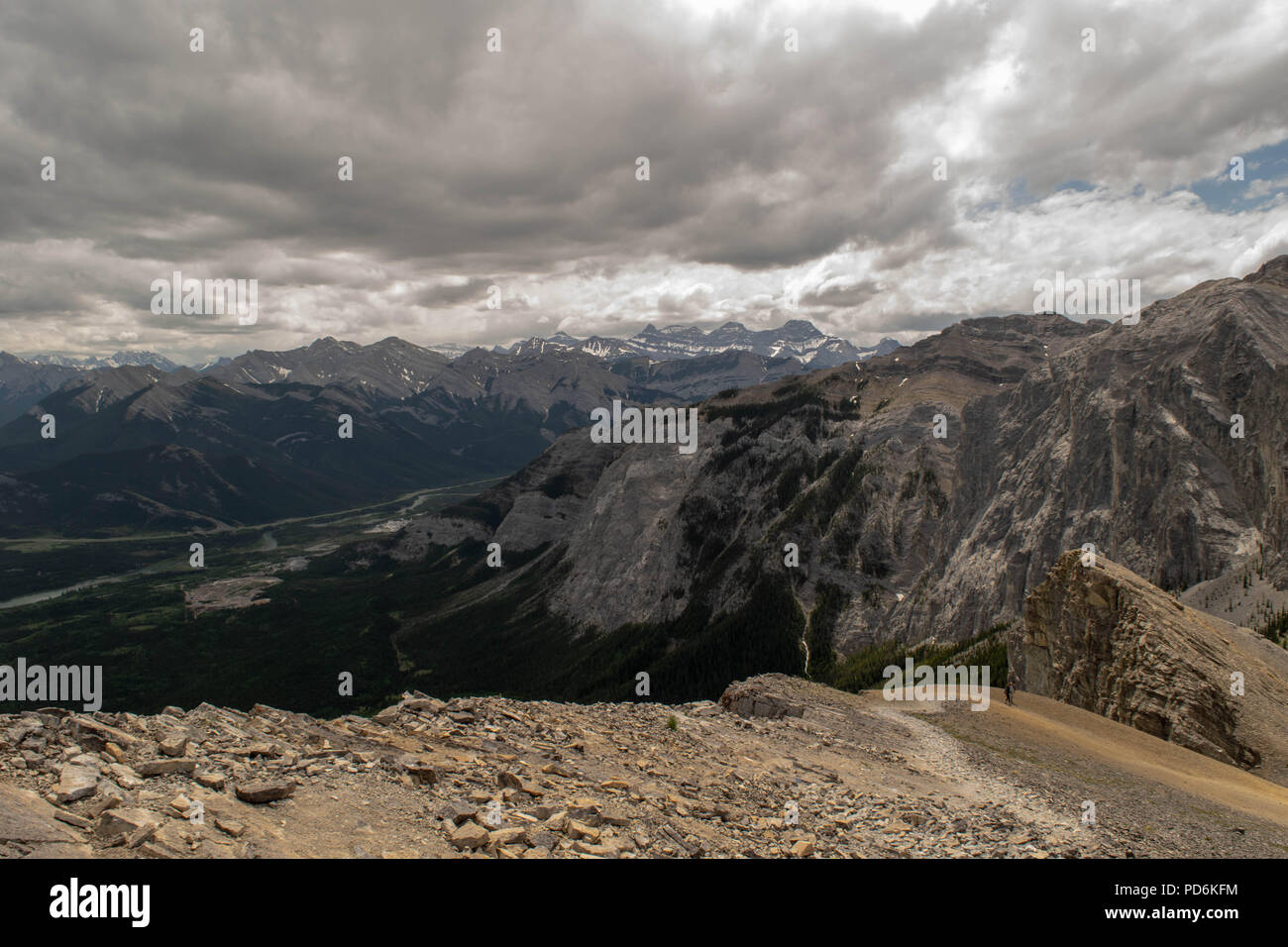 Mount yamnuska hi-res stock photography and images - Alamy