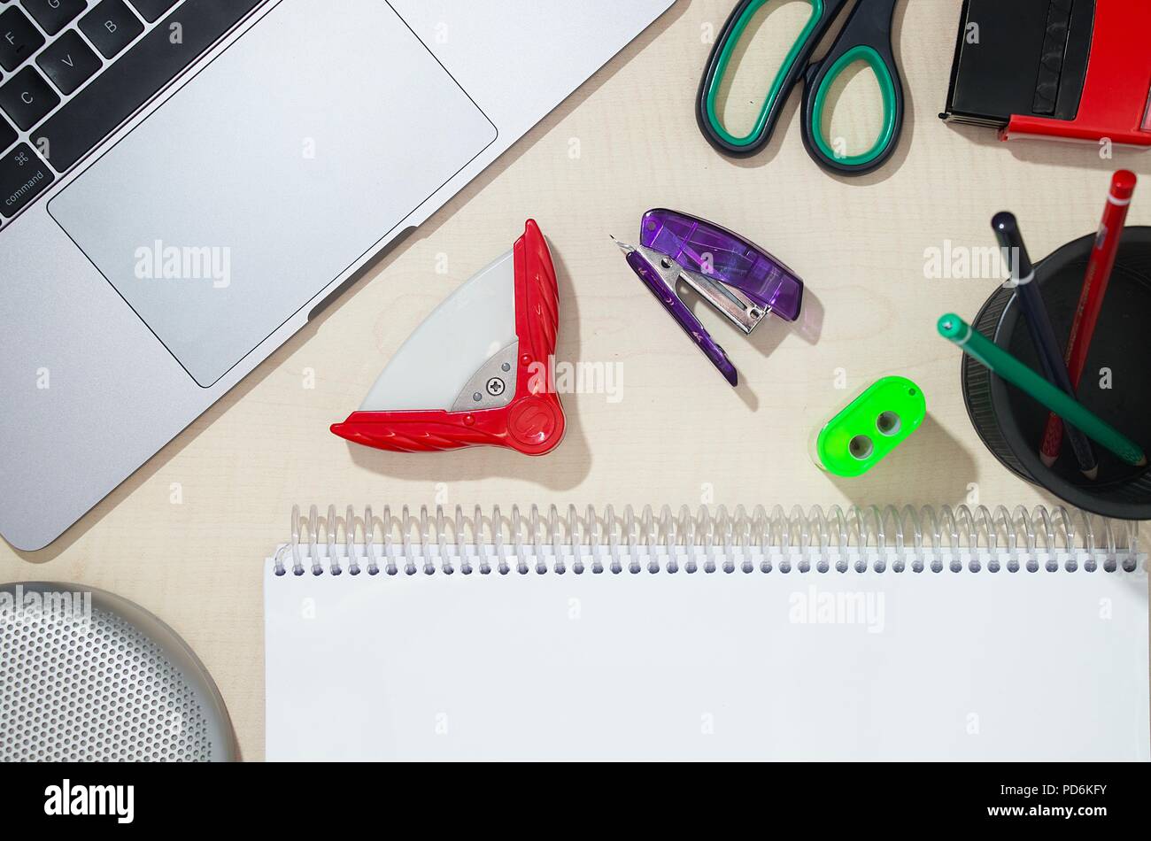 Paper scissor pencil hi-res stock photography and images - Alamy