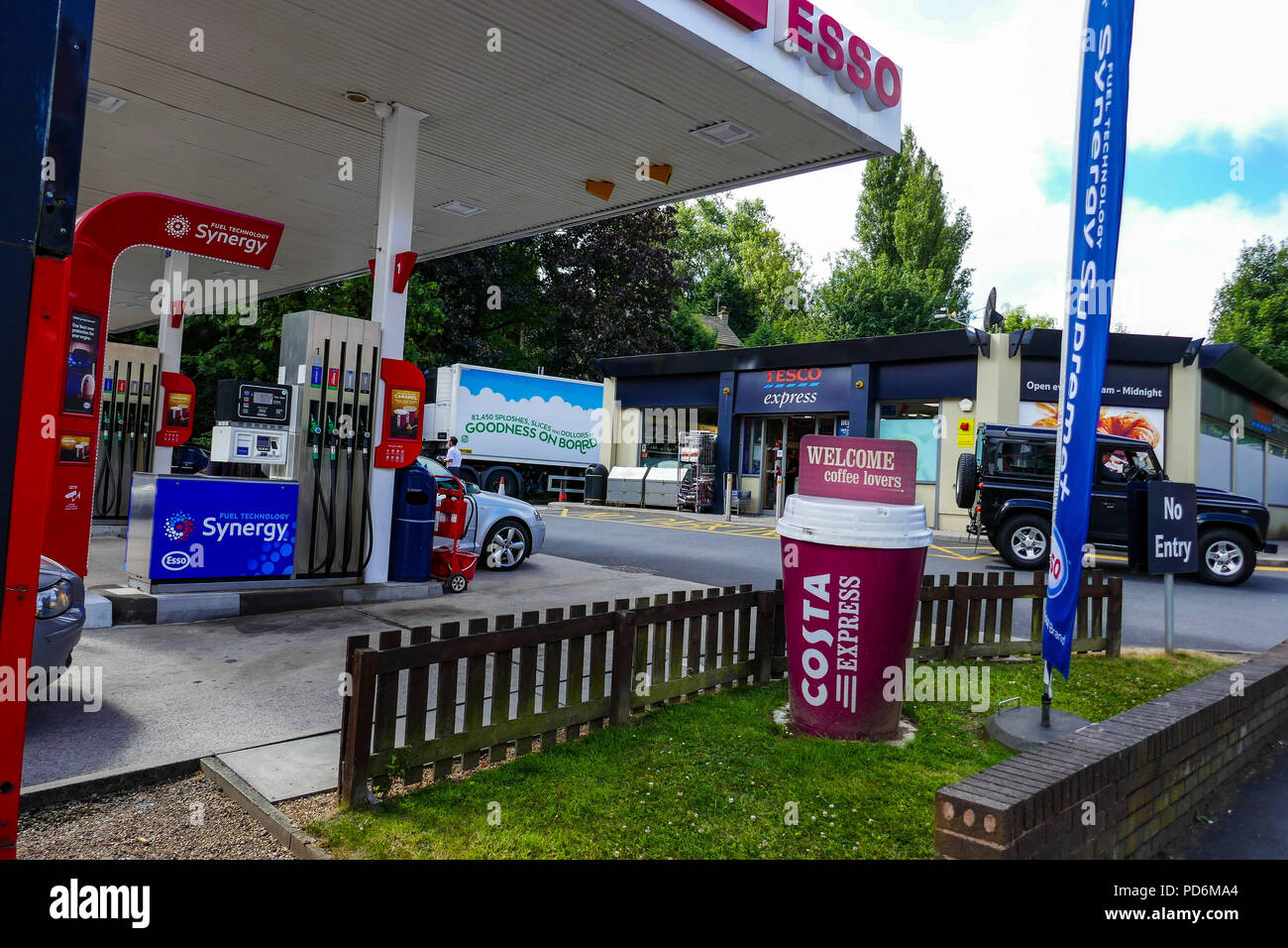 Tesco express garage hi-res stock photography and images - Alamy