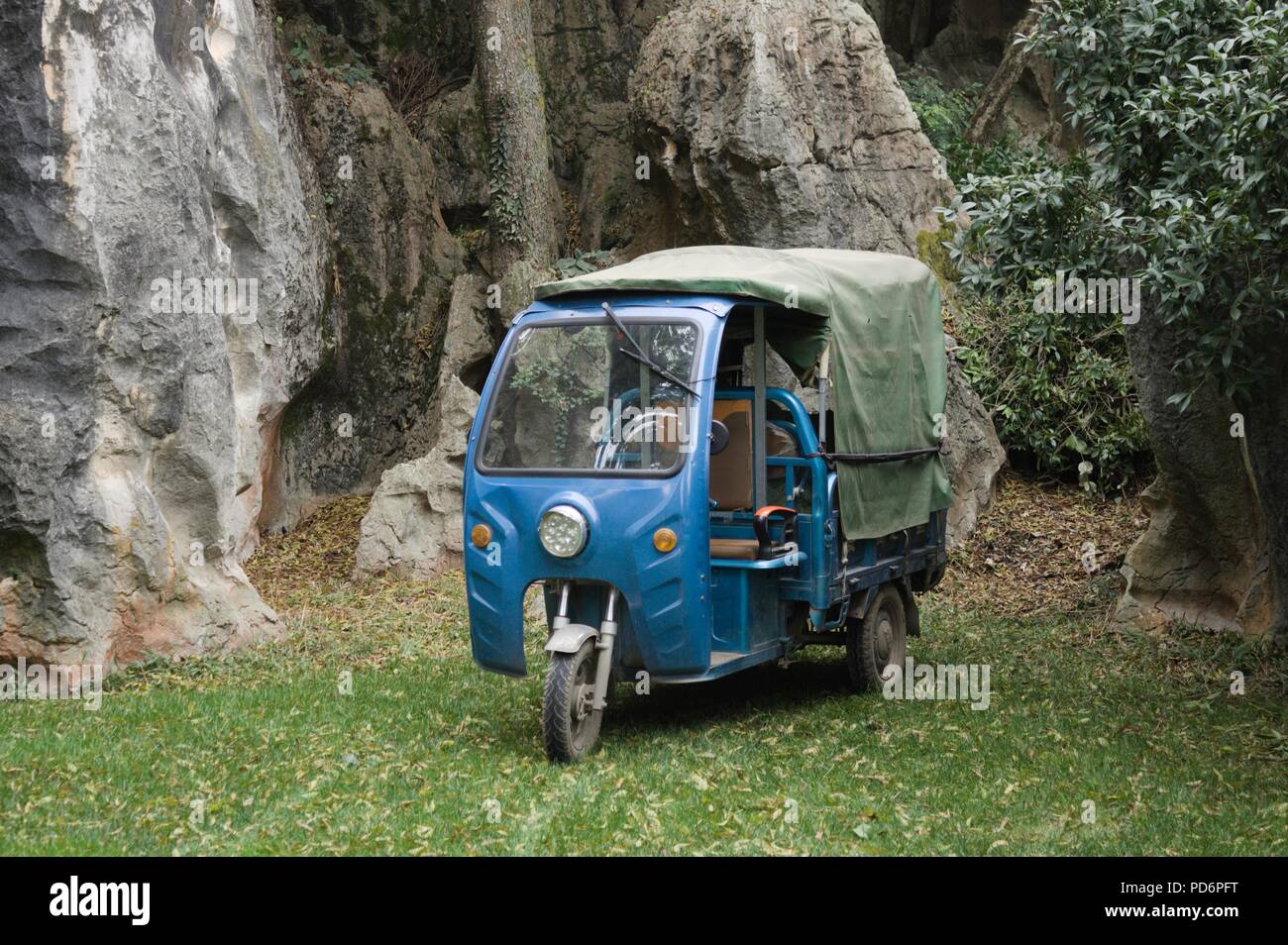 Three wheeled delivery van hi-res stock photography and images - Alamy