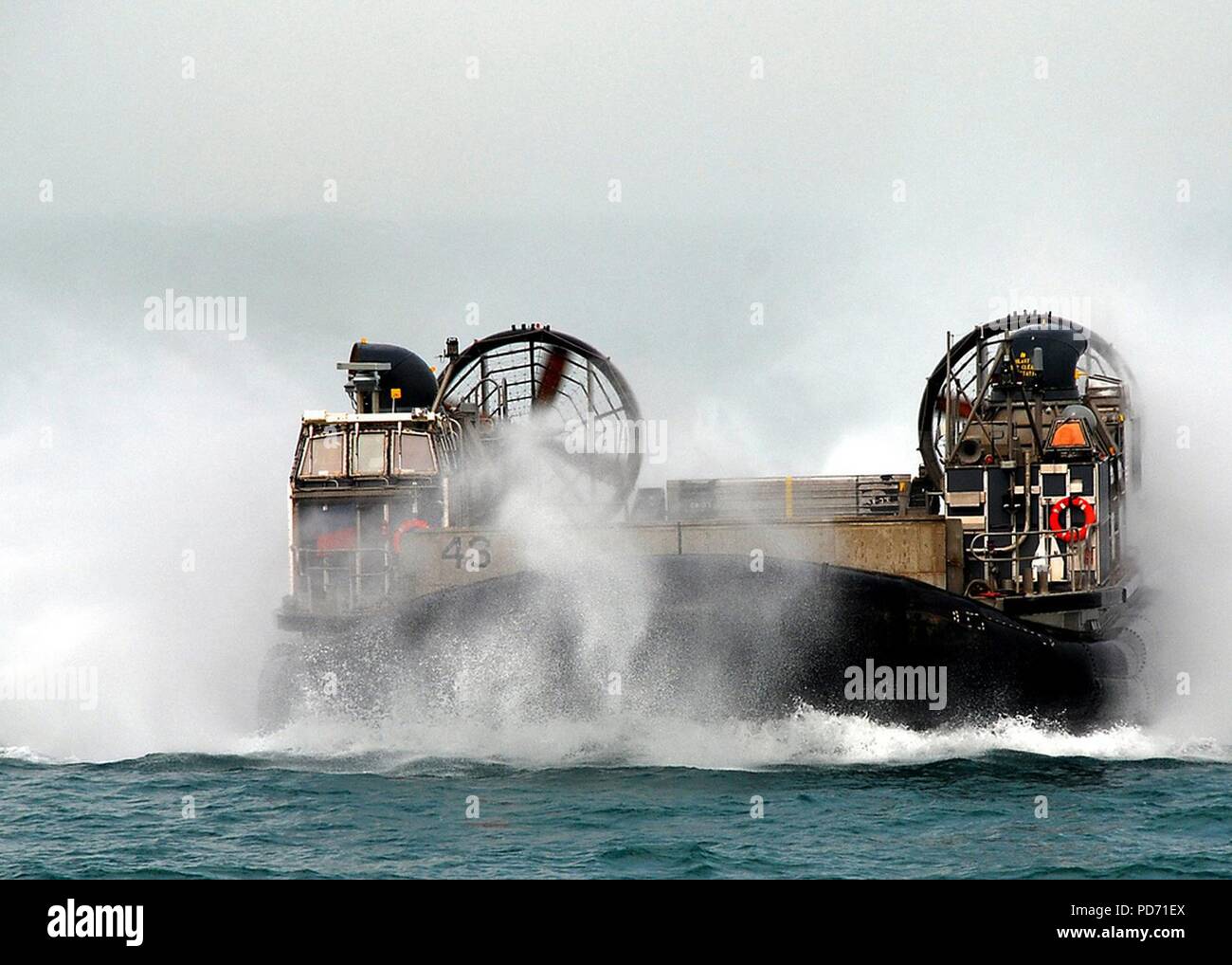 An LCAC approaches USS Green Bay. (8552909358 Stock Photo - Alamy