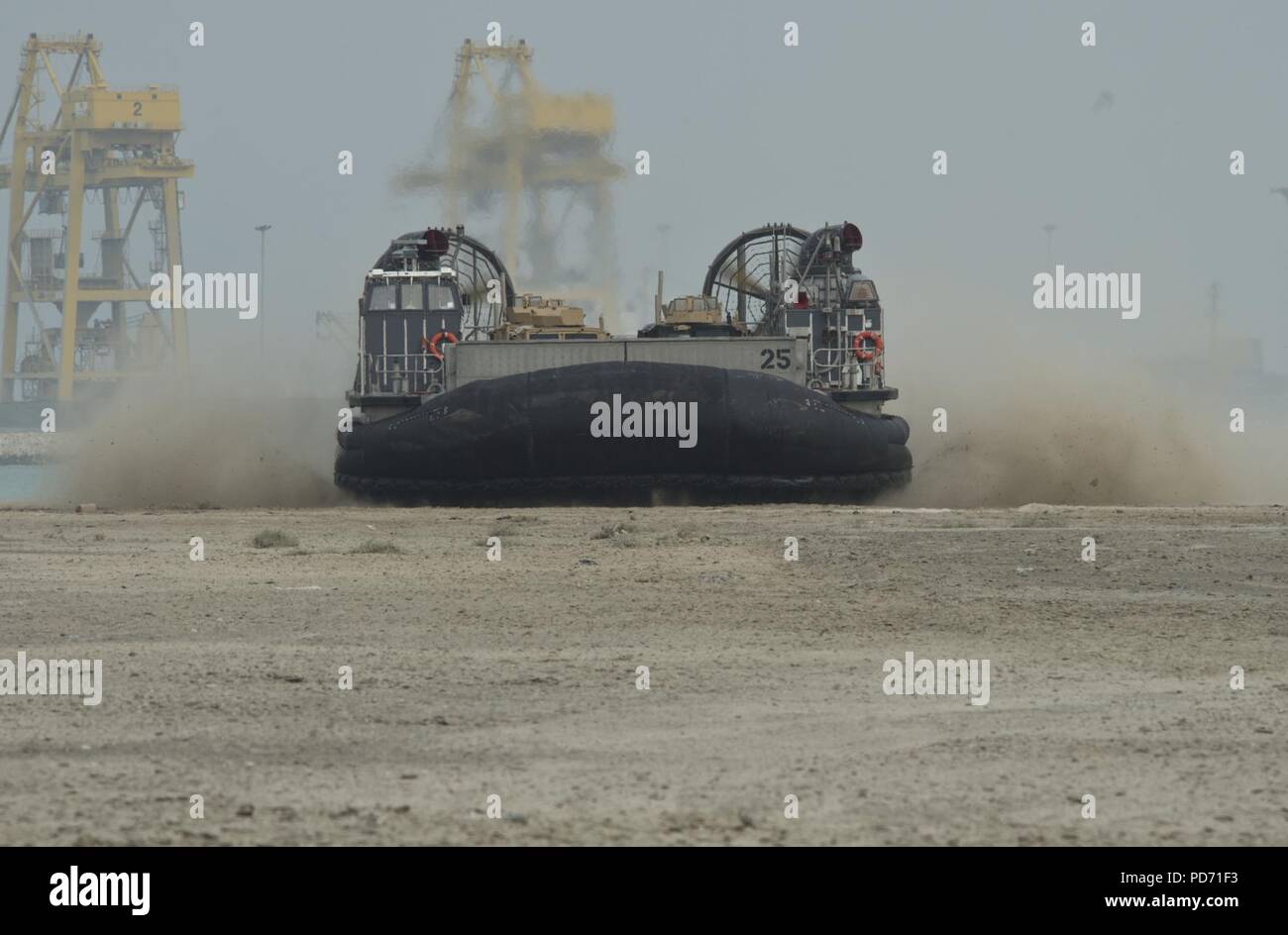 Lcac hi-res stock photography and images - Alamy
