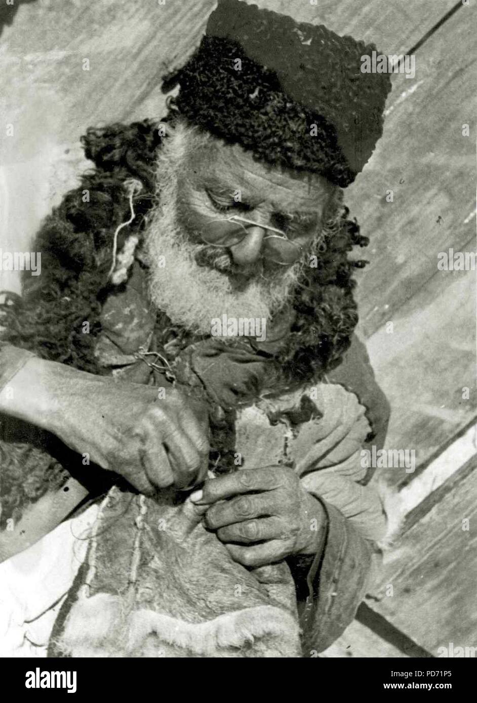 Jewish coat hi-res stock photography and images - Alamy