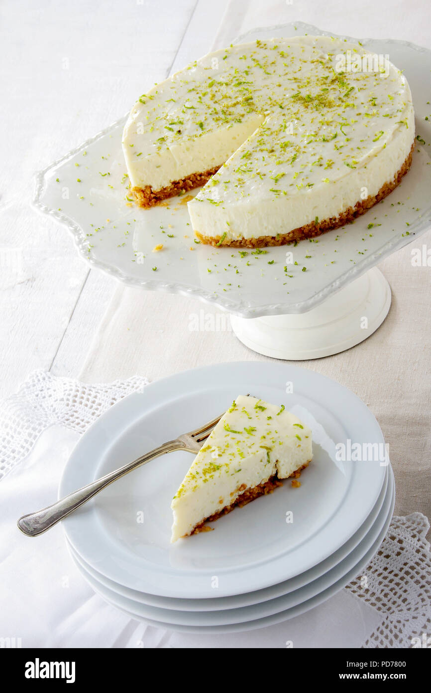 plated cheesecake dessert Stock Photo - Alamy