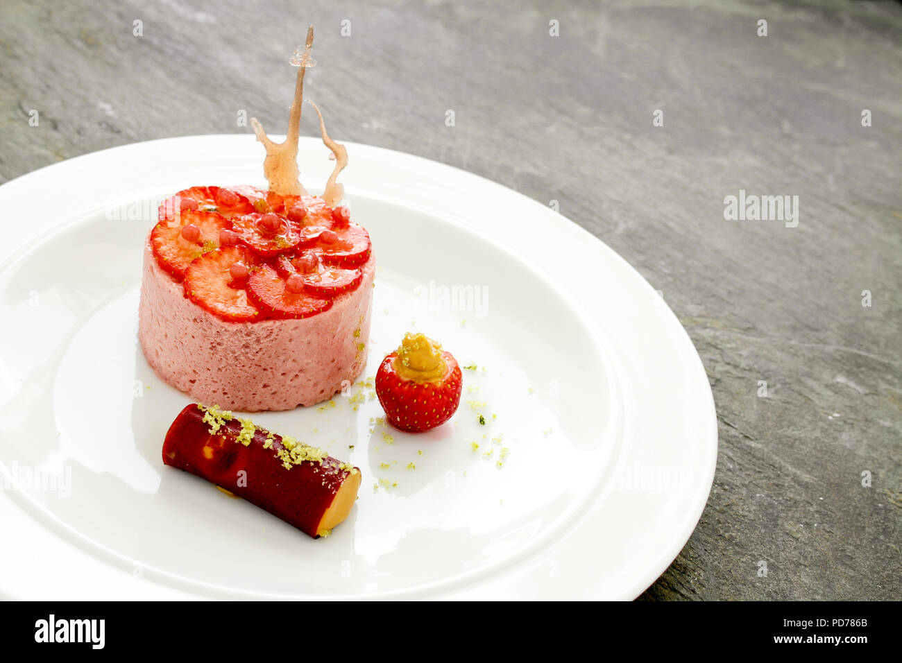 cheese cake plated dessert Stock Photo - Alamy