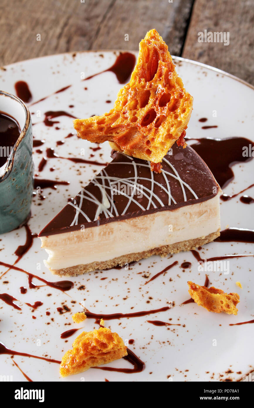 plated cheesecake dessert Stock Photo - Alamy