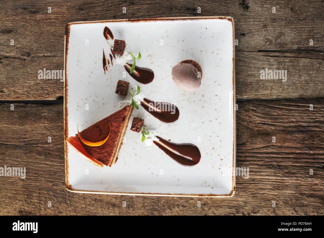 plated cheesecake dessert Stock Photo - Alamy