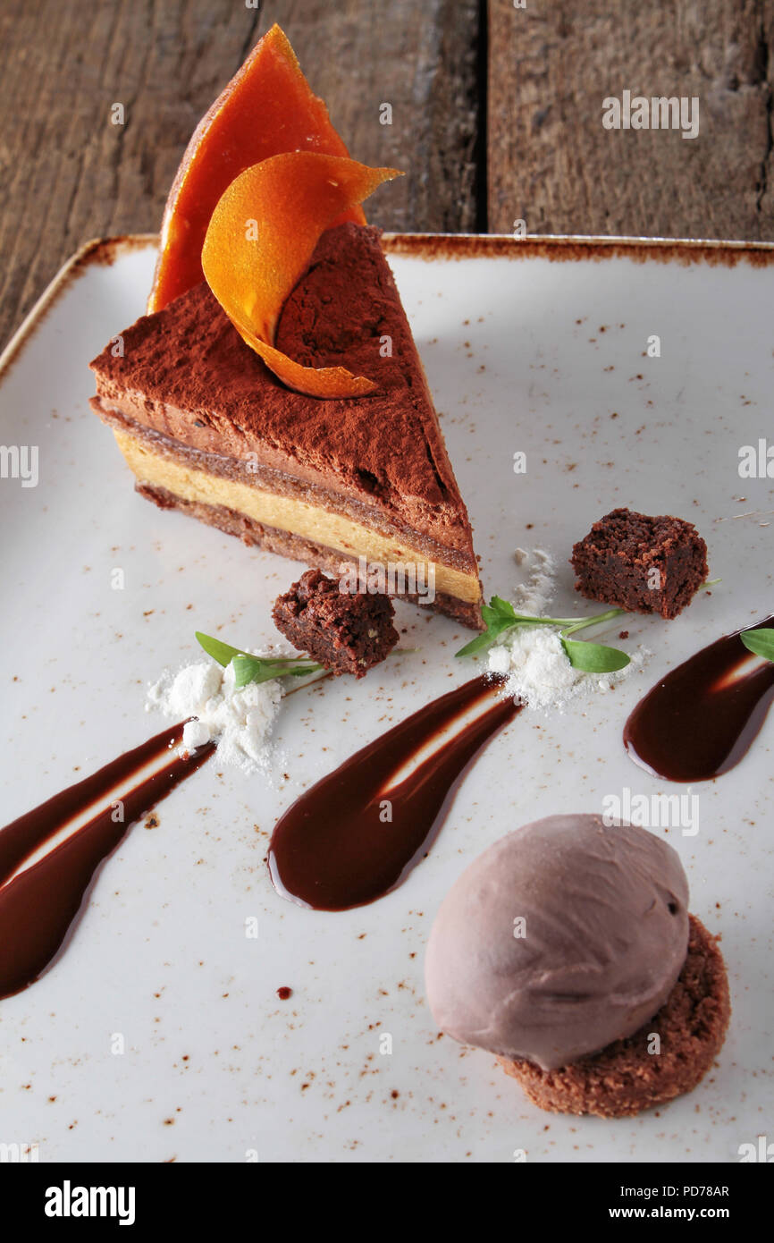 plated cheesecake dessert Stock Photo - Alamy