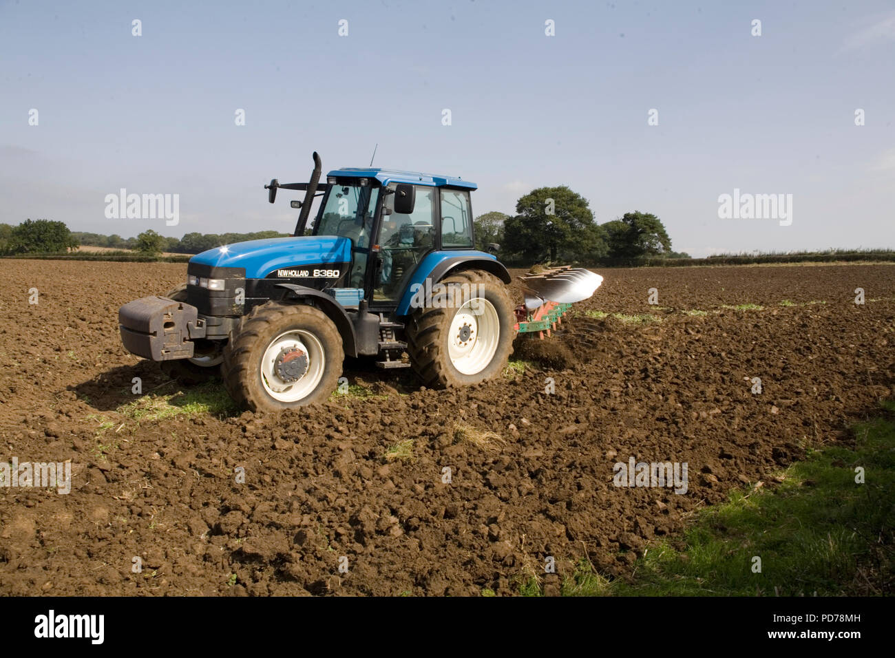New Holland 8360 tractor Ploughing Stock Photo - Alamy